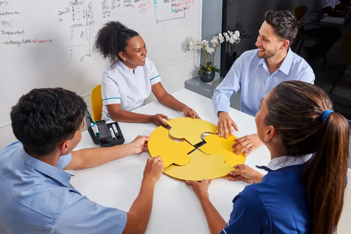 Trabajo en equipo: Una tarea que no se puede reprobar - Audifarma Trabajo en equipo: Una tarea que no se puede reprobar - Audifarma